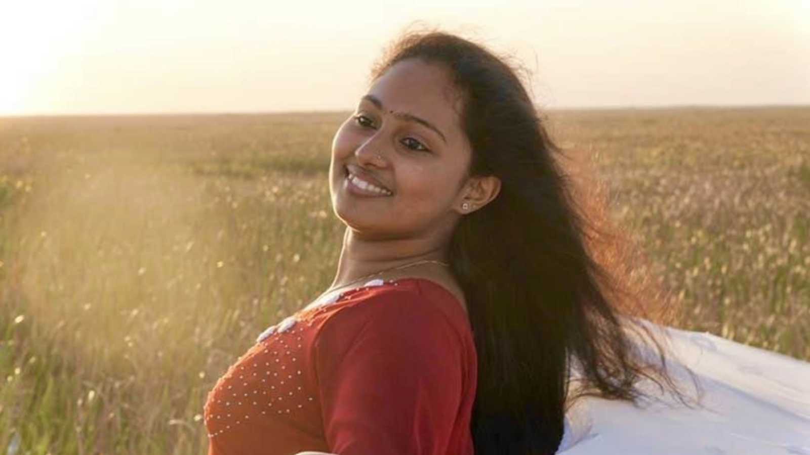 Estranged husband ambushes nurse wife at end of shift, stabs her to ...