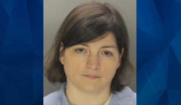 Wife hacks husband’s neck and face in front of children with an ax ...