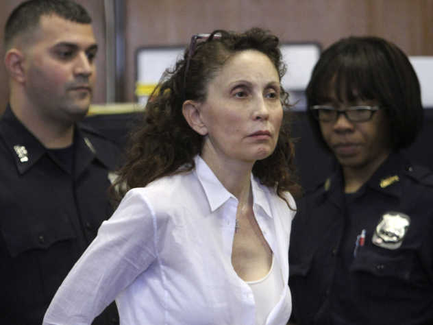 Millionaire Killer Mom Killed Herself With Nitrogen Gas Bag Over the ...