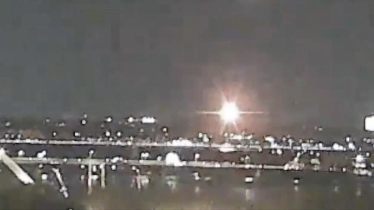 BREAKING VIDEO: American Airlines Plane Collides With Army Helicopter ...